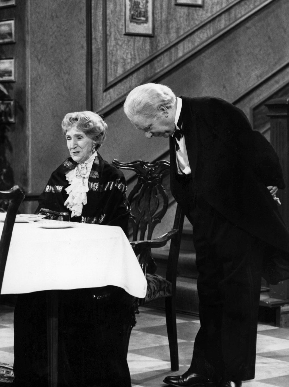 Klassiker "Dinner for One" feiert runden Geburtstag: Butler James ...
