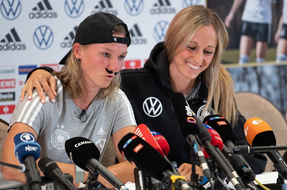 Kathrin Hendrich und die anderen DFB-Frauen staunen schon vor dem ...