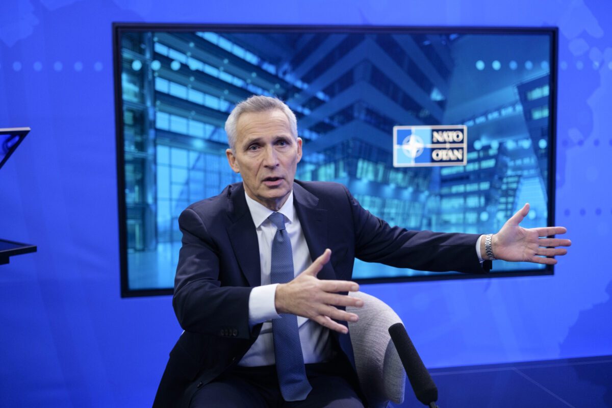 Der Nato-Chef im Interview: „Militärische Unterstützung für die Ukraine ...