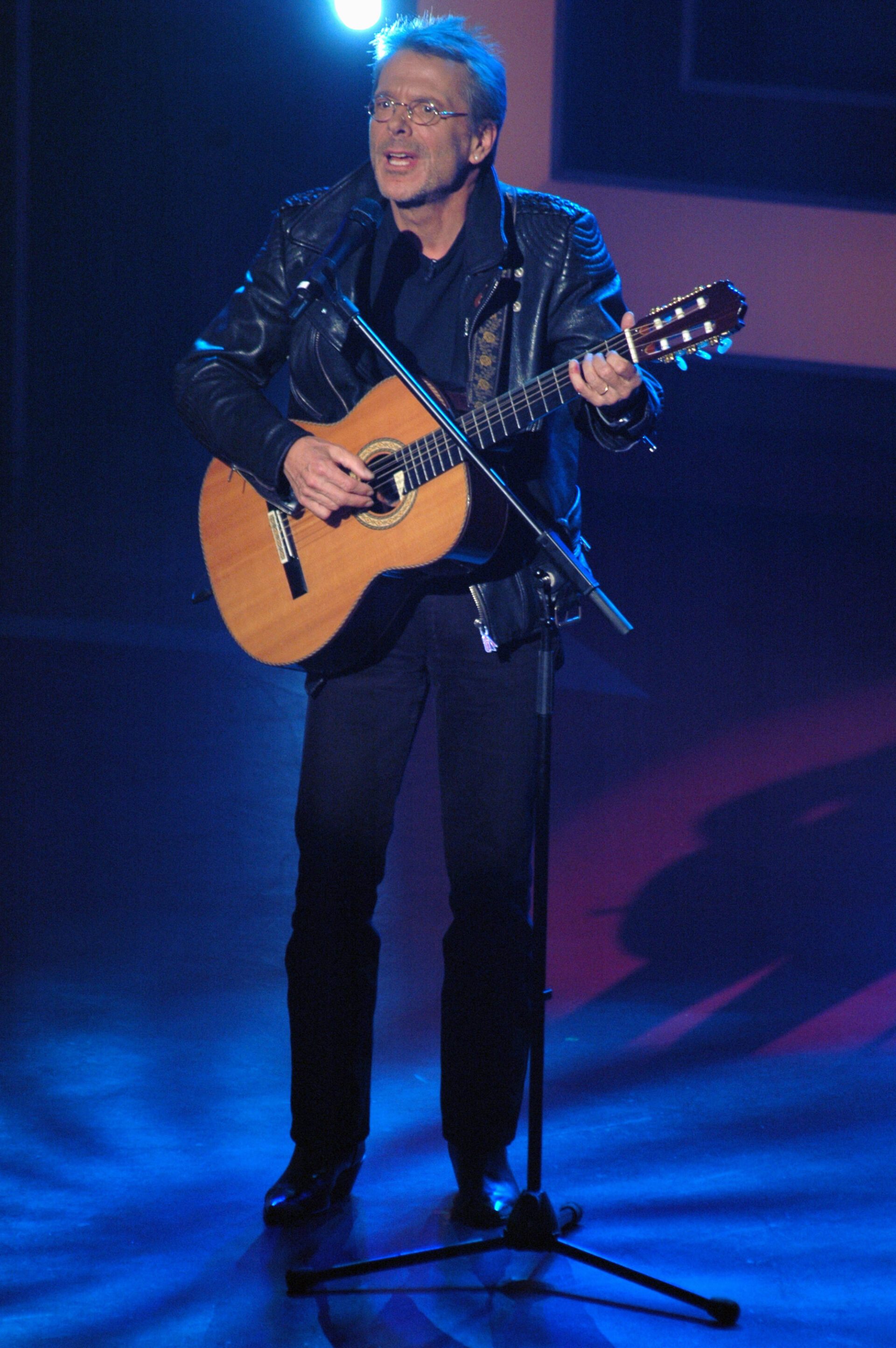 Vergoldete Alben und lange Tourneen: Liedermacher Reinhard Mey wird ...