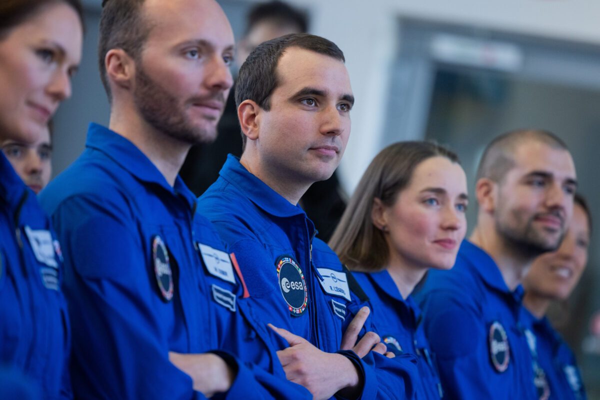 Esa stellt fünf künftige Astronauten vor - Belgier Raphaël Liégeois ...