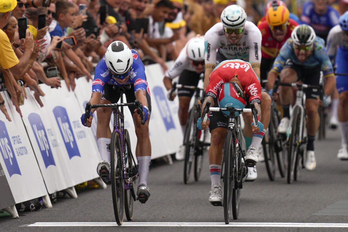 Zweiter Tour-Massenspurt: "Sprint-König" Jasper Philipsen siegt erneut ...
